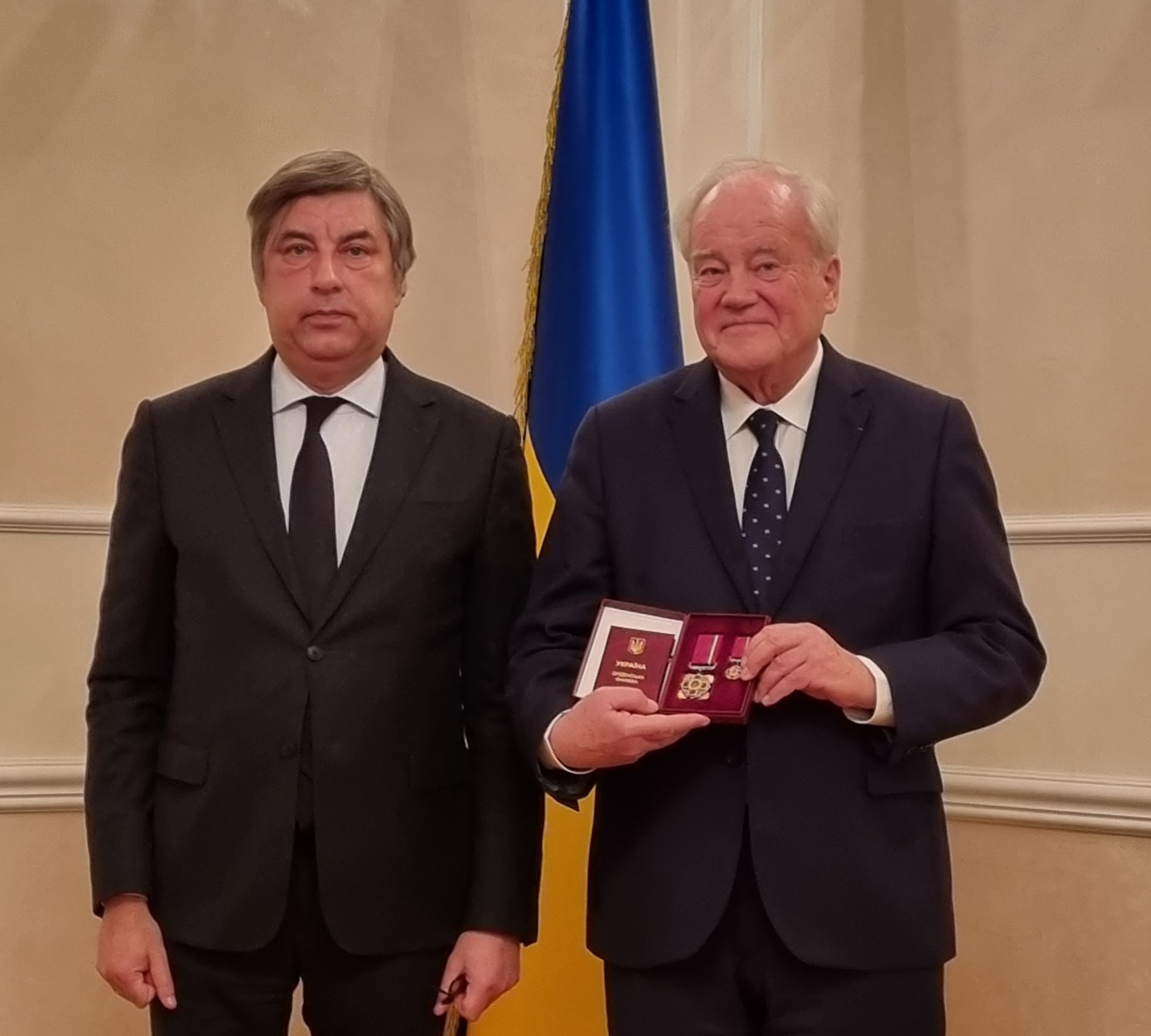 Décoré de l’Ordre National du Mérite dUkraine – Christian CAMBON ...
